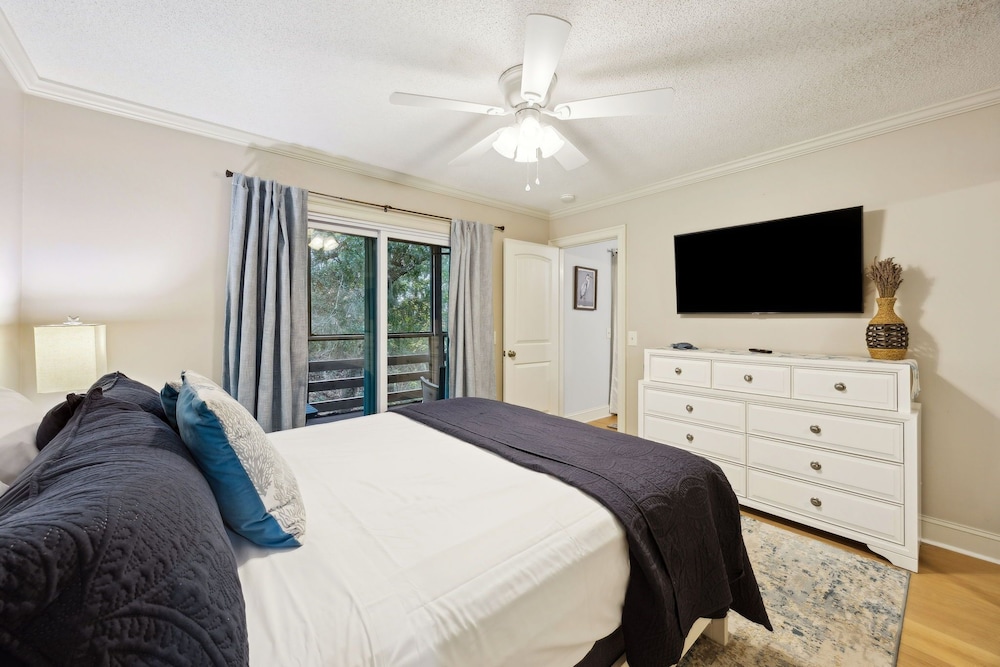 Adorable Walk to Beach Condo Amelia Island - Fernandina Beach | Vrbo