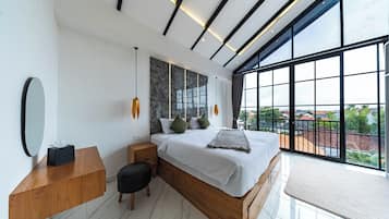 Apartamento Executivo, 3 quartos, vista para a piscina | Cofre no quarto, secretária