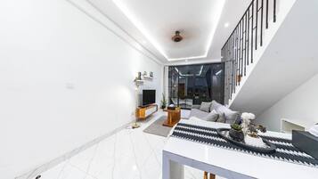 Apartamento Executivo, vista para a piscina | Refeições no quarto