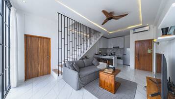 Apartamento Executivo, 3 quartos, vista para a piscina | Refeições no quarto
