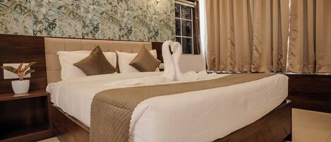 Quarto Premium, Vista para a cidade | Secretária, secretária adequada para computadores portáteis