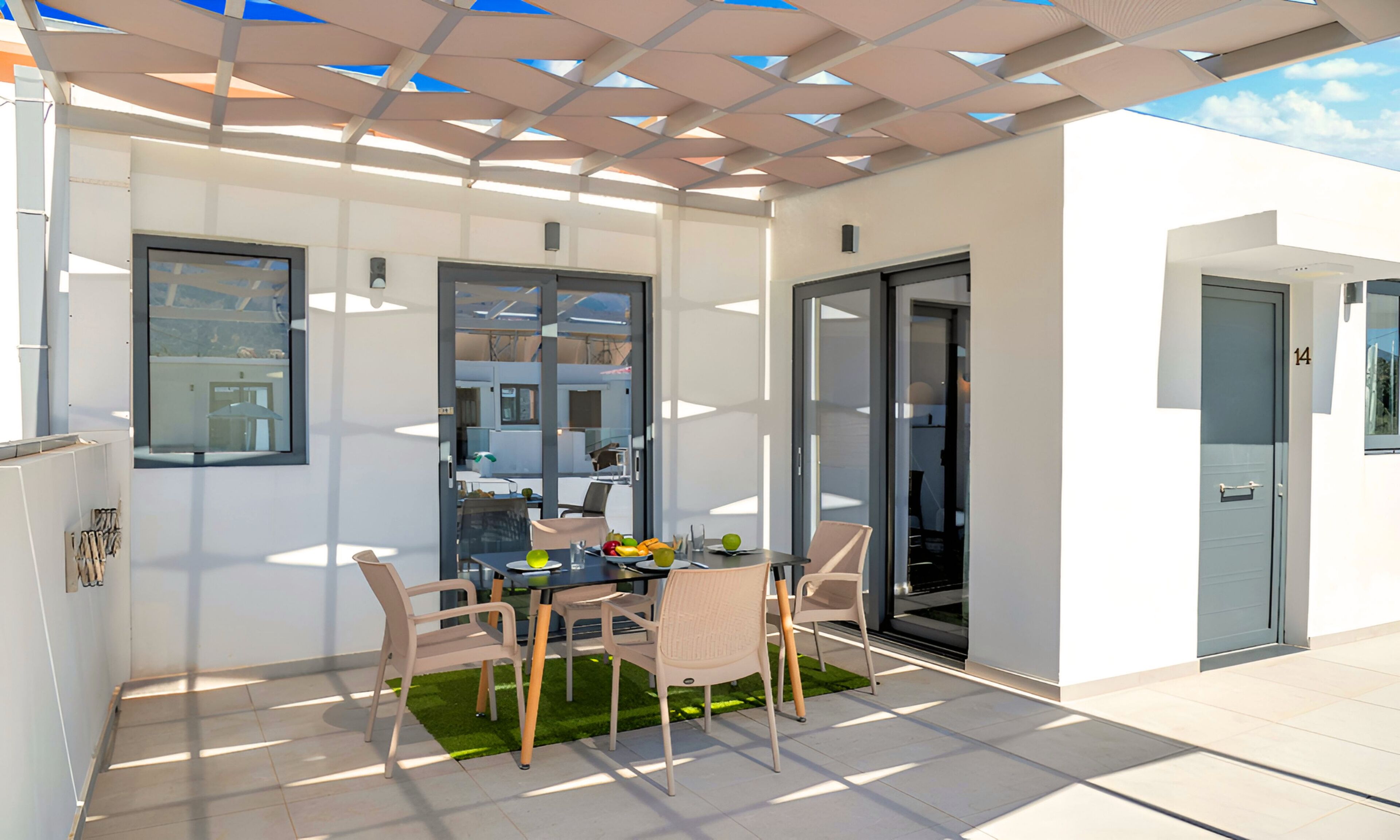 Suíte conforto, vista para a piscina | Terraço/pátio