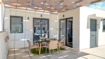 Suíte conforto, vista para a piscina | Terraço/pátio