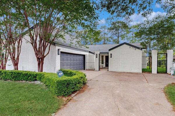 Relaxing Dog-friendly Home W/ Deck & Wifi - Houston, TX