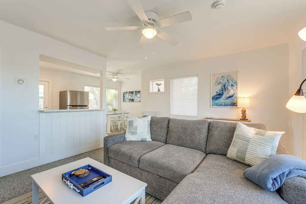 Walk To Sand & Sun! Breezy Indian Rocks Beach Home - Indian Rocks Beach, FL