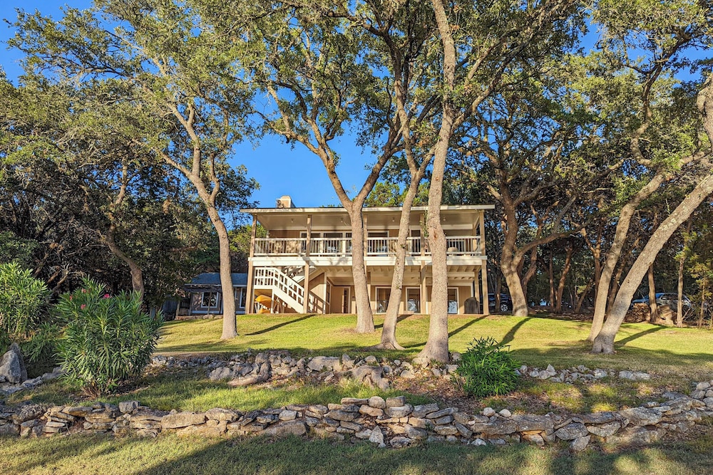 Lakefront, Private 3br, Dog-friendly Rental - Wimberley, TX