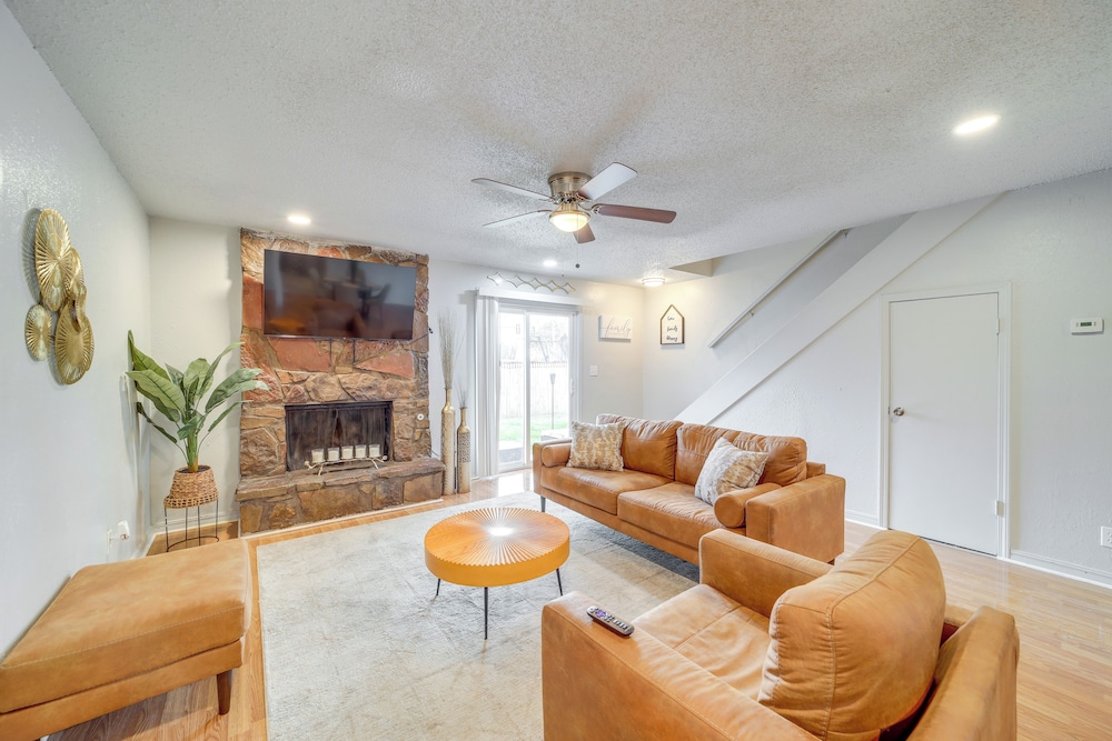 5 Mi To Route 66 Fun! Tulsa Towhome W/ Game Room - Broken Arrow, OK