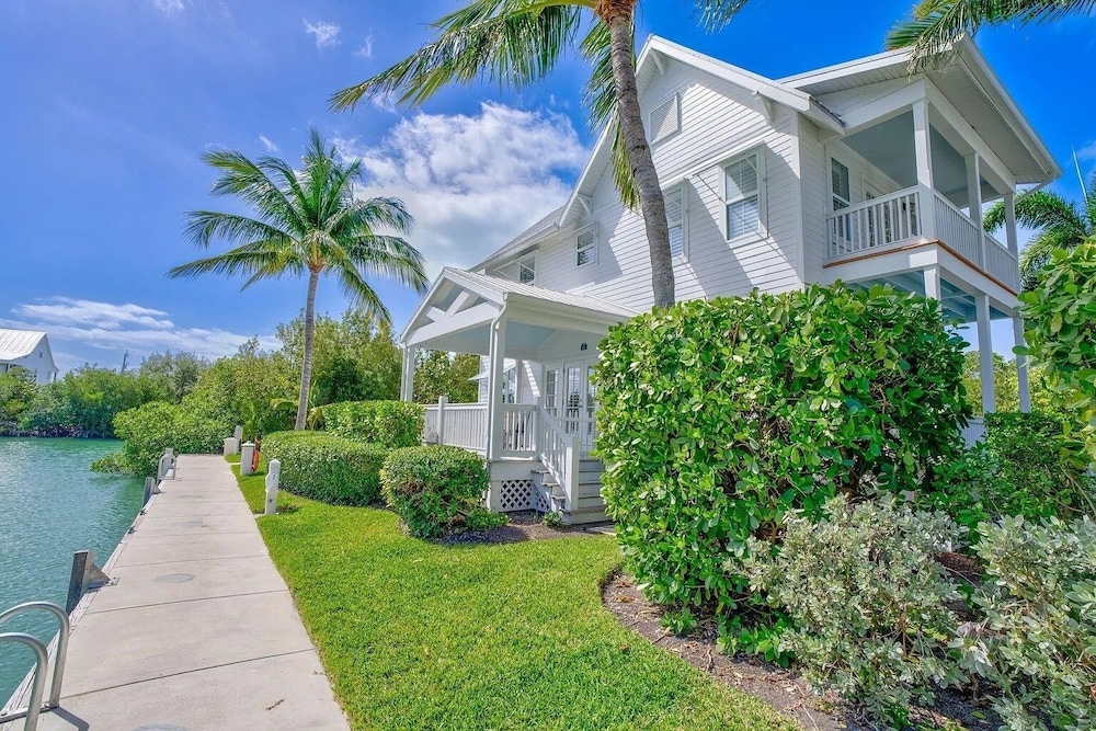 The Point At Coral Lagoon, Rare End Of Canal Villa 3 Bedroom Townhouse - Key Colony Beach, FL