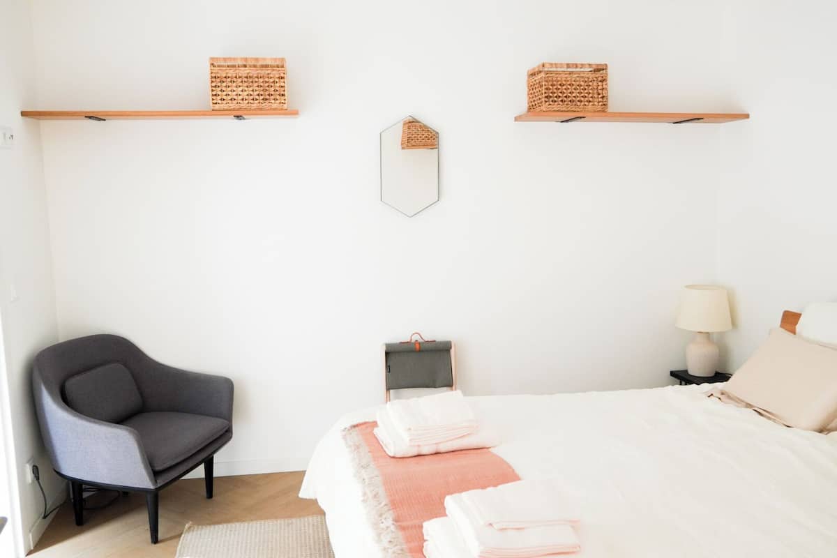 Apartamento superior, 1 quarto, aceita animais de estimação, vista para o pátio | Roupas de cama de algodão egípcio, roupas de cama premium