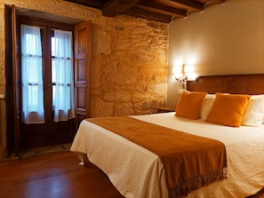 Quarto casal, vista para o vale | Escrivaninha, espaço de trabalho para notebook, Wi-Fi de cortesia