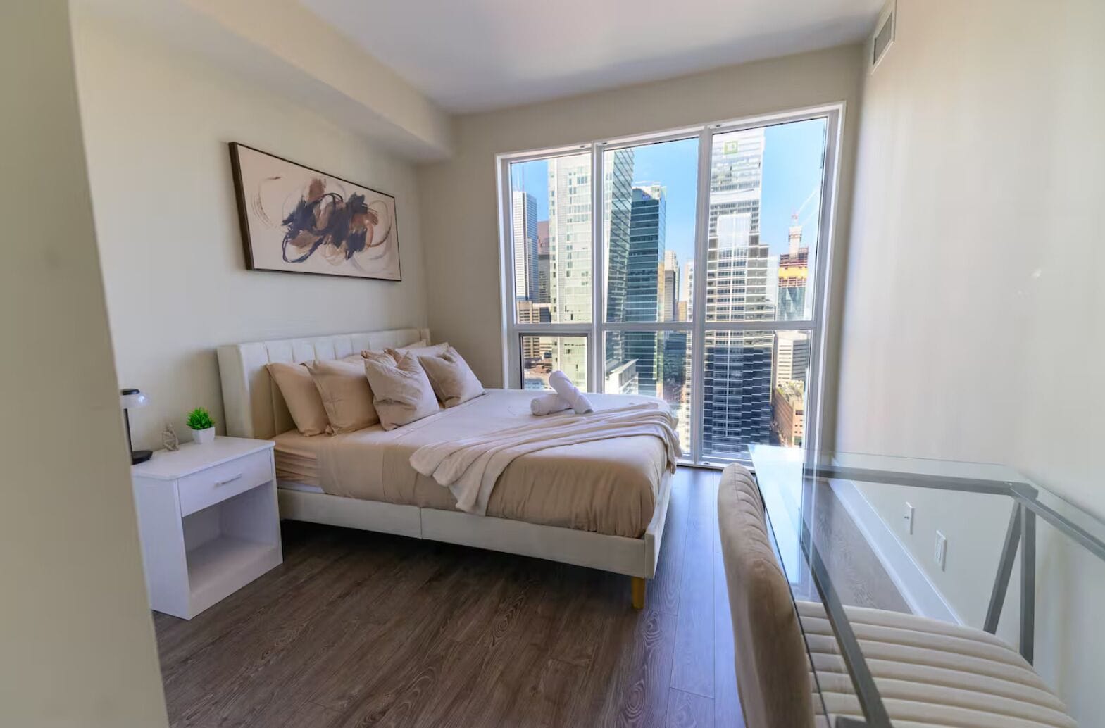 Apartamento urbano | Roupas de cama premium, edredons de pluma, individualmente decorados