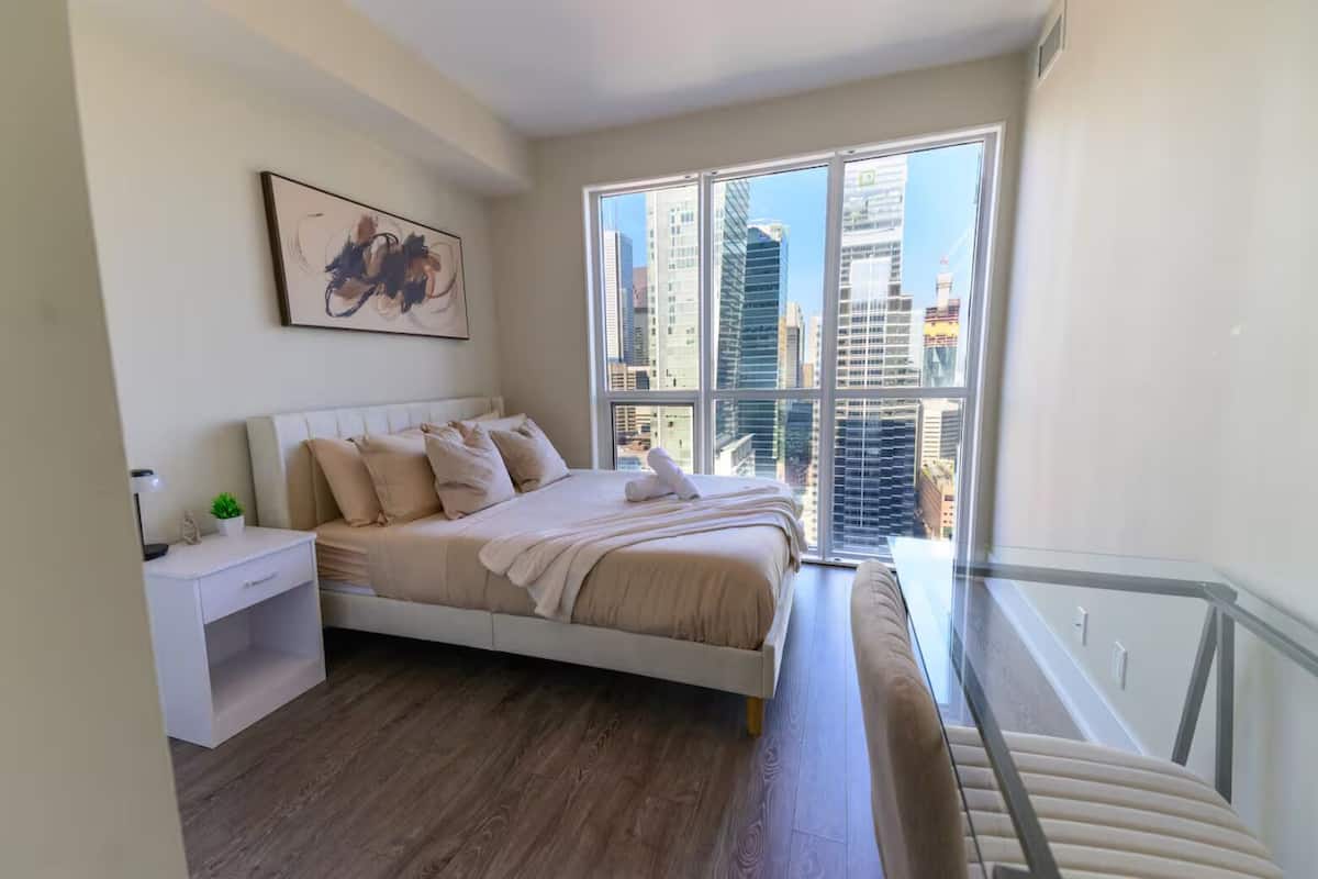 Apartamento urbano | Roupas de cama premium, edredons de pluma, individualmente decorados