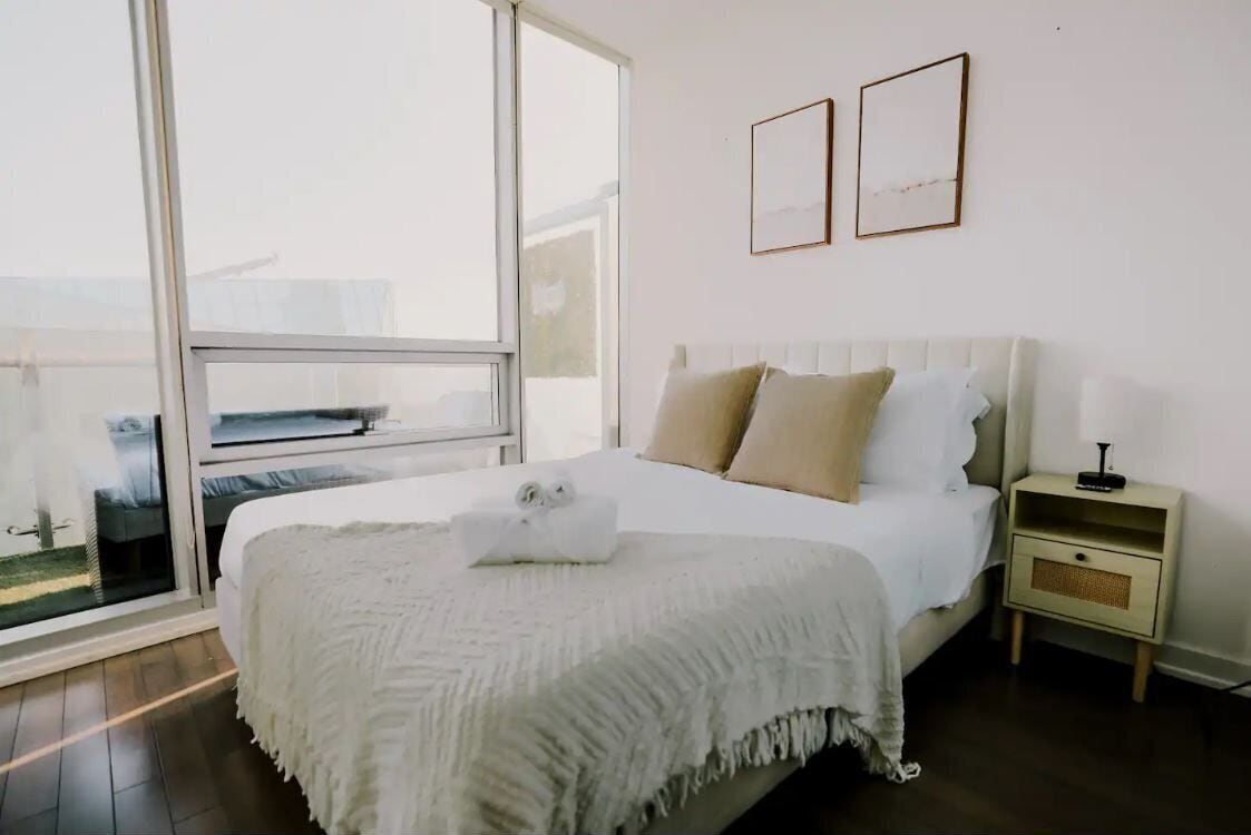 Apartamento luxo | Roupas de cama premium, edredons de pluma, individualmente decorados