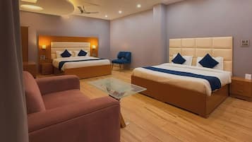 Quarto Quádruplo Familiar, varanda, vista para a montanha | Cofre no quarto, cortinas/cortinados opacos, ferro/tábua de engomar