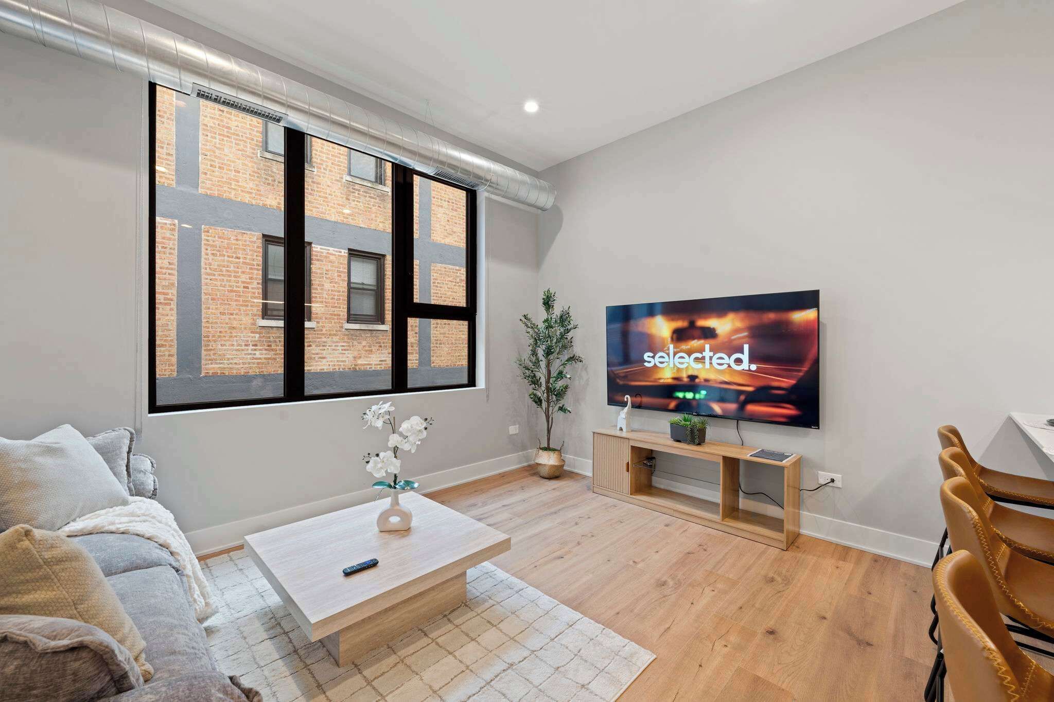 Cozy 2bd 2ba Apt! Steps To Lake With Gym & Parking - Chicago, IL