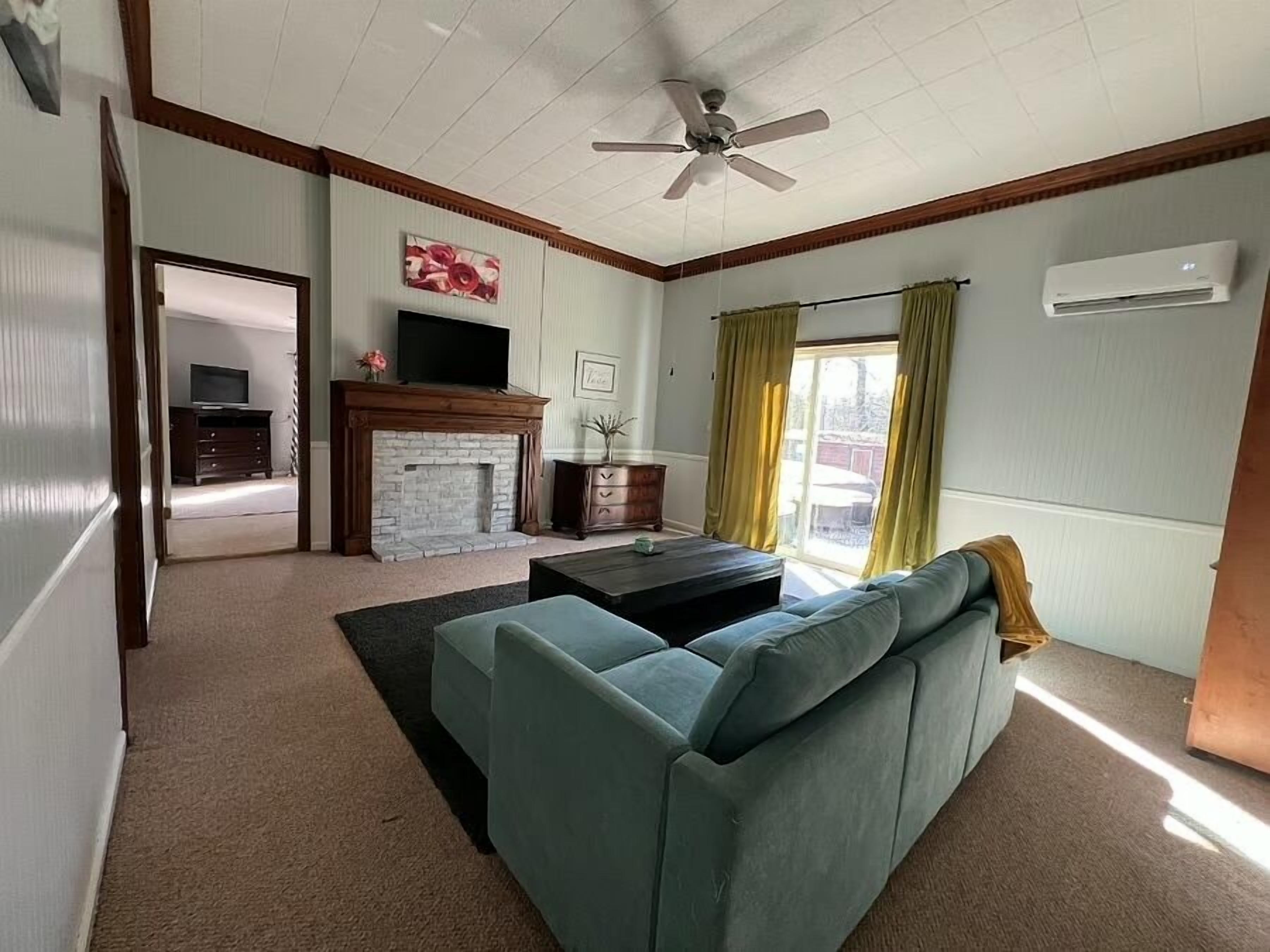 Fantastic 2-bedroom Cabin/duplex On 7 Acres - Seneca, SC