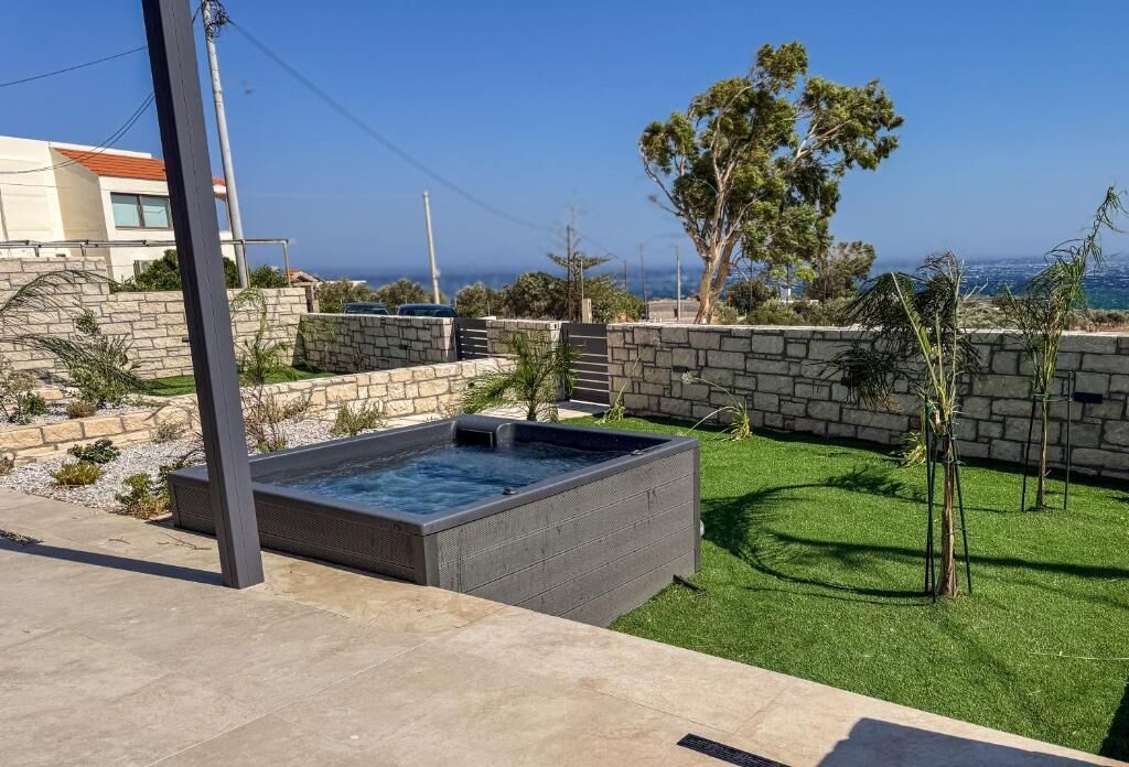 Vila superior, sacada, vista para o pátio | Terraço/pátio