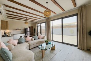 Vila básica | Área de estar | TV 55 polegadas com canais a cabo