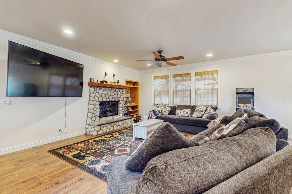 4br Relaxing Home W/ Sing, Games & Ping-pong - Lake Arrowhead, CA