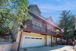 4BR Relaxing Home w/ Sing, Games & Ping-pong Reviews, Deals & Photos ...