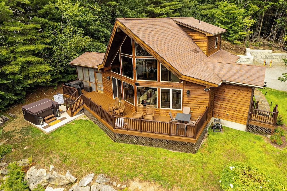 3br Home W/ Private Hot Tub, Kayaks & Lake Views - Ashmere Lake, MA