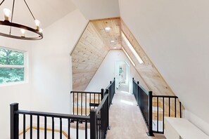 Cozy Restful Treehouse Feel Home w/ gas Grill & AC, Lynchburg: Hotel ...