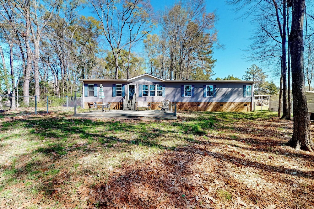 Dog Friendly: Lakefront Home W/ Dock & Kayaks - South Carolina