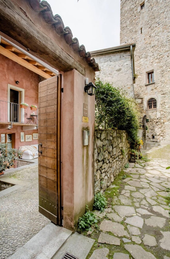 Alla Torre Del Barbarossa B&b Foresteria - Mandello del Lario