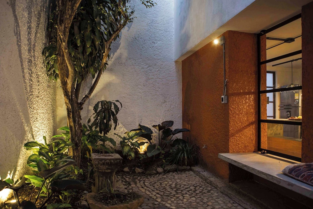 W Bright Colonial 5br House With Balcony - Medellín