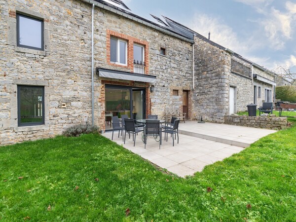 Charming Holiday Home With Garden - Dinant