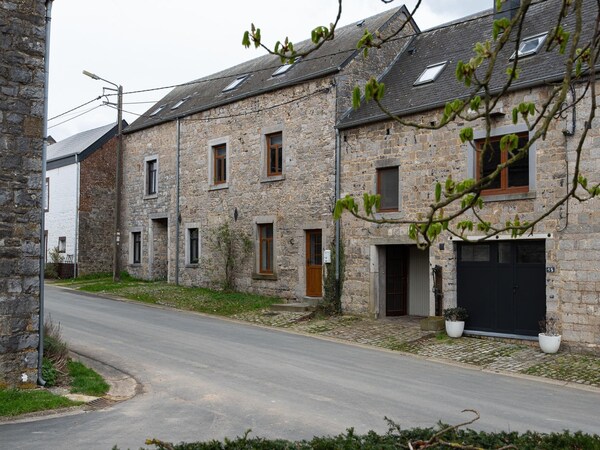 Spacious Holiday Home With Sunny Terrace - Dinant