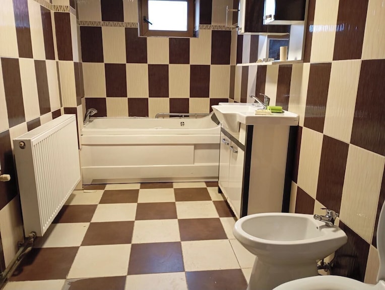 Large 7-bedroom Lodge In Craiova Ideal For Big Groups Sleeps 36 - Craiova