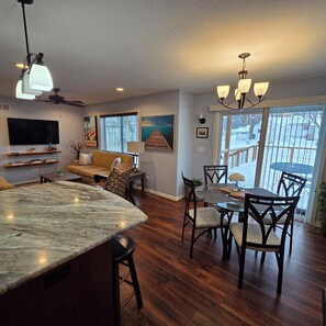 CherryWood Home-2 miles from Downtown & Mayo Clinic Reviews, Deals ...