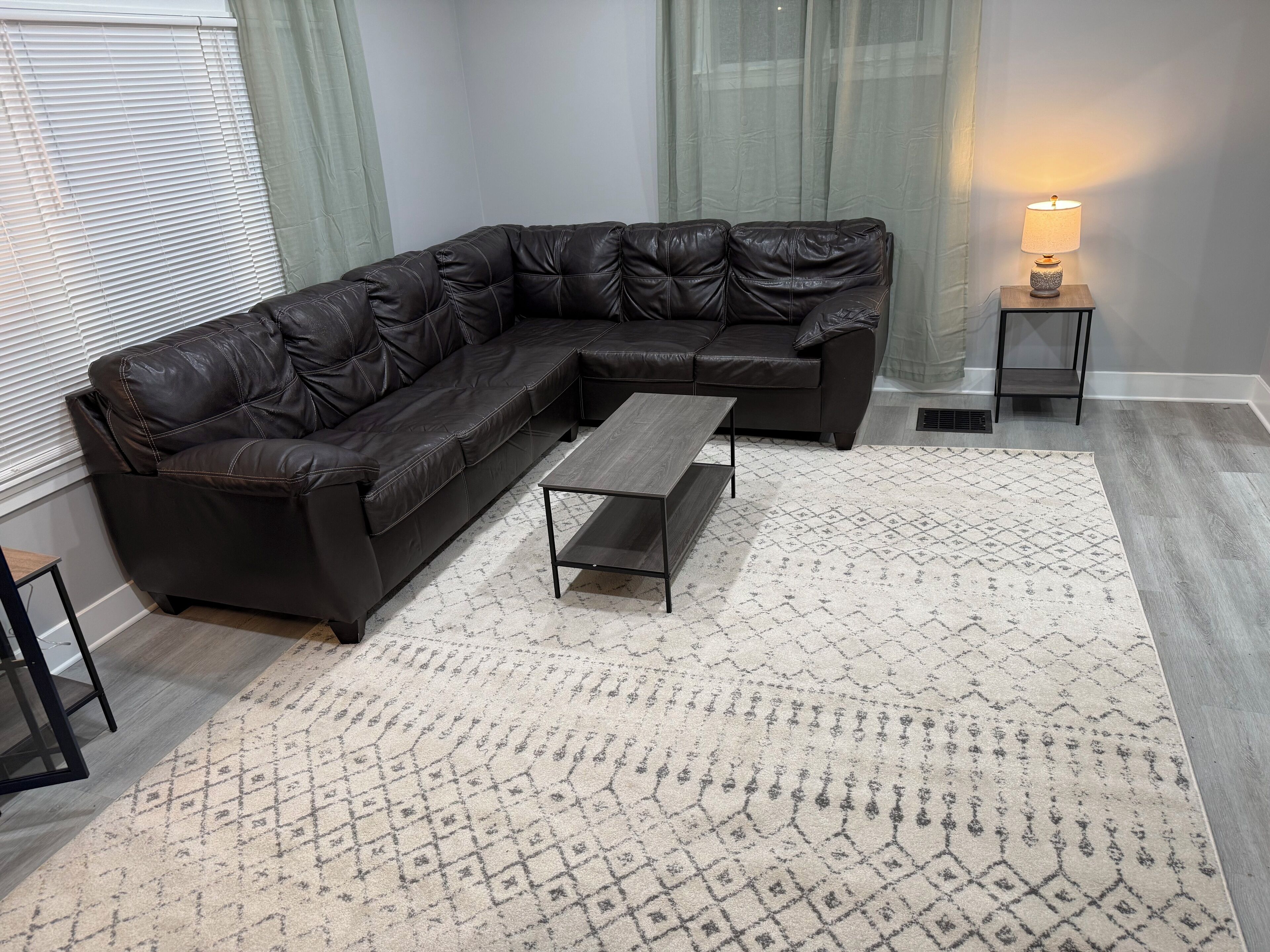 Newly Renovated  3-bedroom Home Near Down Town Columbus - Columbus, OH