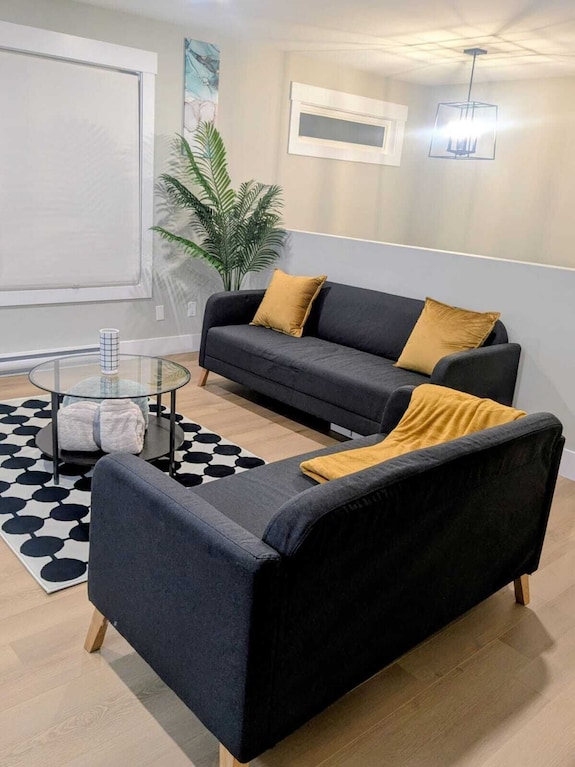 Bright & Peaceful Family Home In Moncton!! 5minutes To Moncton Airport - New Brunswick