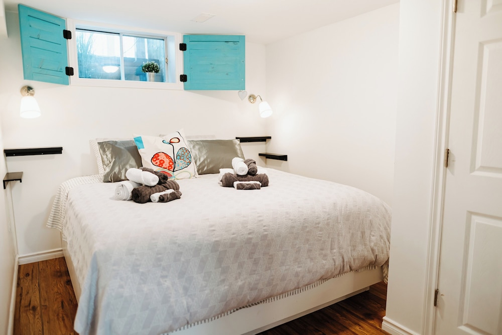 Relax and rewind in picturesque Constance Bay ON 45 min drive to ...