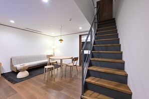 Casa geminada superluxo, para não fumantes, cozinha | Edredons de pluma, cofres nos quartos, espaço de trabalho para notebook