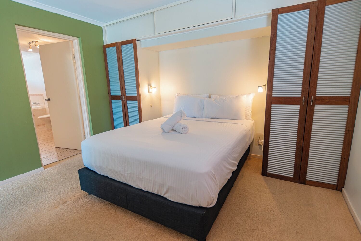 Apartamento família | Escrivaninha, espaço de trabalho para notebook