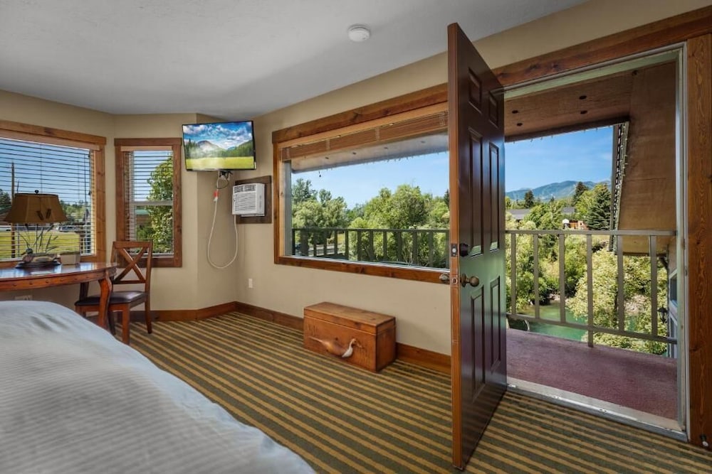 Duck Inn Lodge - Whitefish, MT