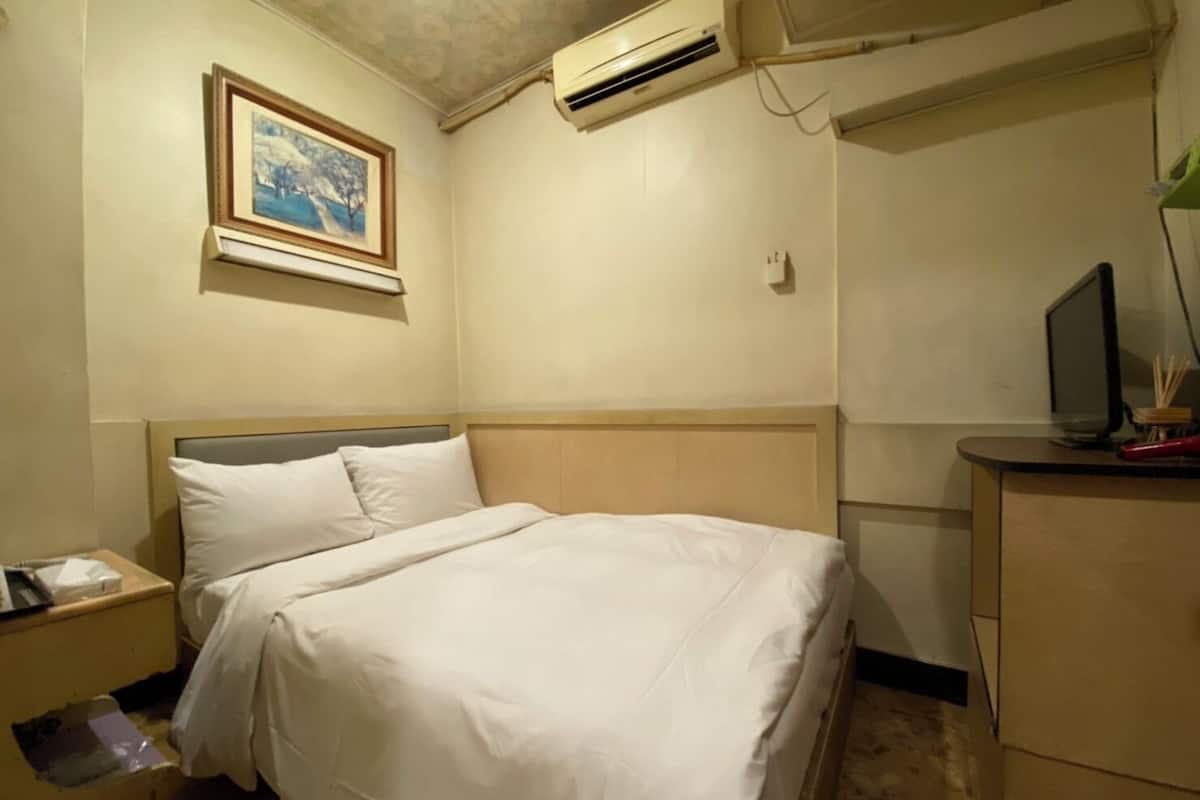 Quarto solteiro econômico | Wi-Fi de cortesia