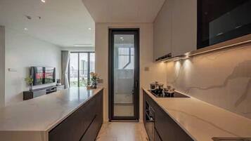 Suite Presidencial, 2 quartos, acesso ao Club Lounge, Vista para a cidade | Cozinha privada | Um frigorífico/congelador grande, um micro-ondas, um forno