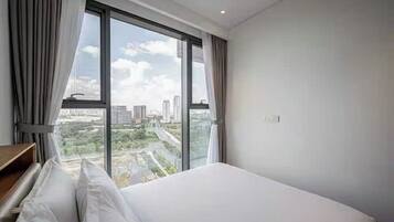 Suite Presidencial, 2 quartos, acesso ao Club Lounge, Vista para a cidade | Lençóis de algodão egípcio, roupa de alta qualidade, edredões de penas