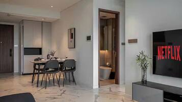 Suite Presidencial, 2 quartos, acesso ao Club Lounge, Vista para a cidade | Lençóis de algodão egípcio, roupa de alta qualidade, edredões de penas