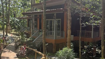 Minibar, cofre no quarto, com decoração personalizada