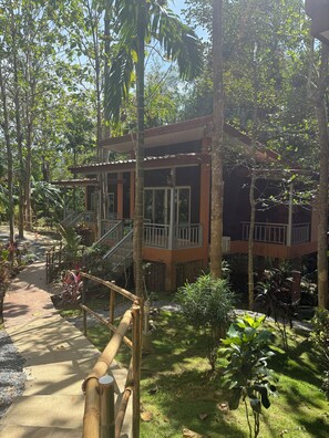 Frigobar, cofres nos quartos, individualmente decorados