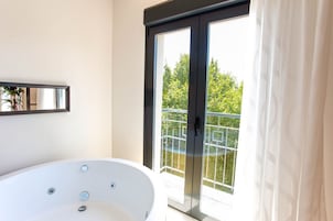 Quarto Duplo Deluxe, Vista para a cidade | Cofre no quarto, Wi-fi grátis