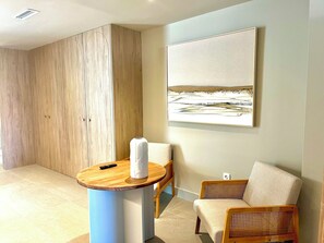 Quarto casal conforto, vista para a cidade | Cofres nos quartos, Wi-Fi de cortesia