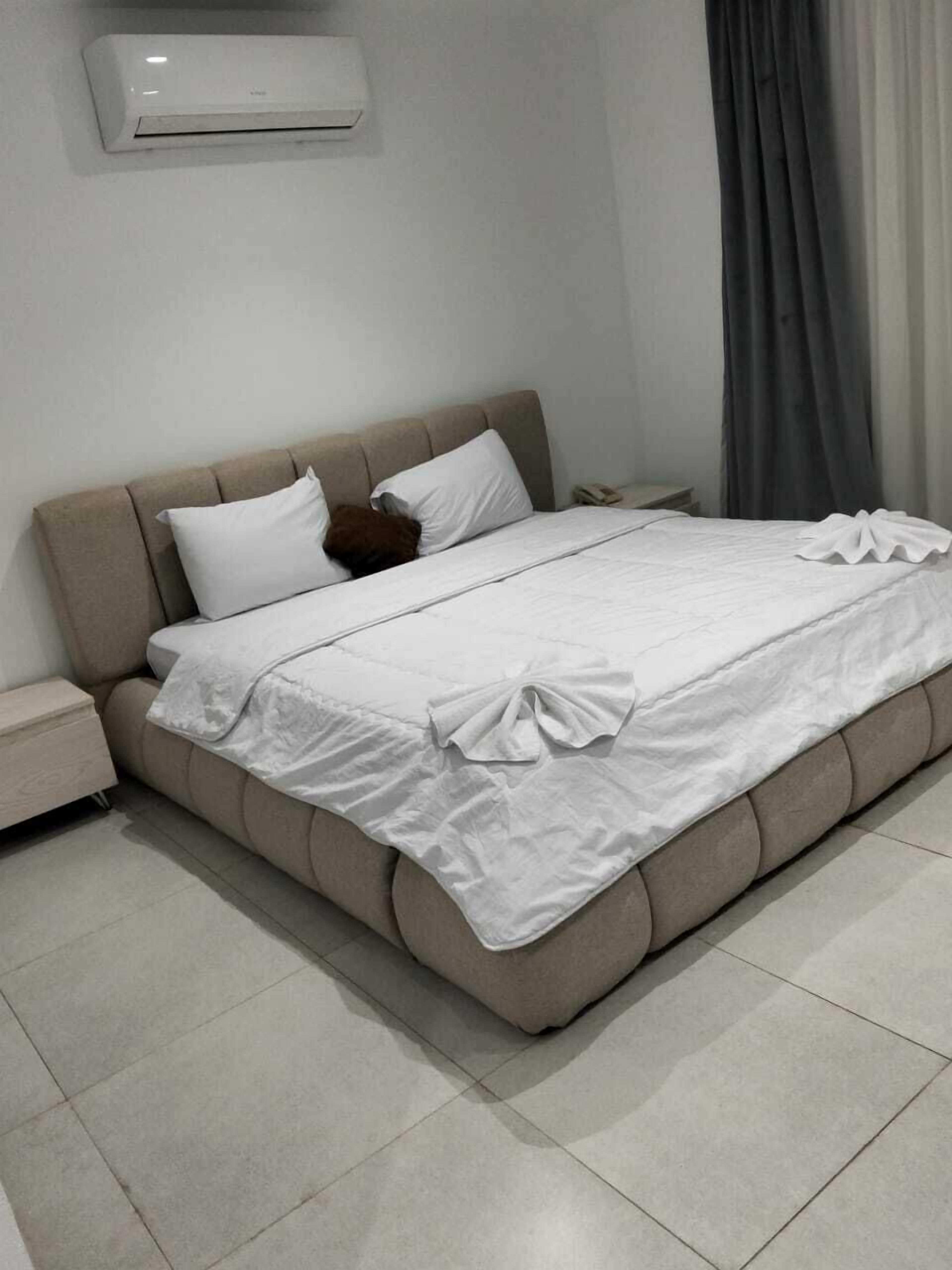 Quarto Duplo Deluxe, Vista para a cidade | Secretária, secretária adequada para computadores portáteis 