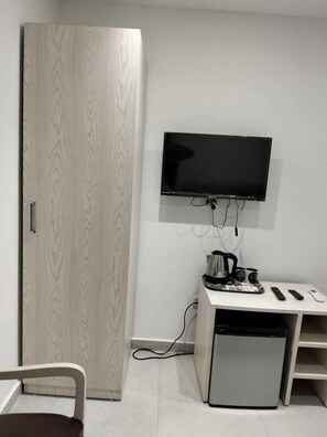 Secretária, secretária adequada para computadores portáteis 