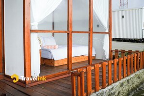 Vila família, vista para o jardim | Escrivaninha, Wi-Fi de cortesia